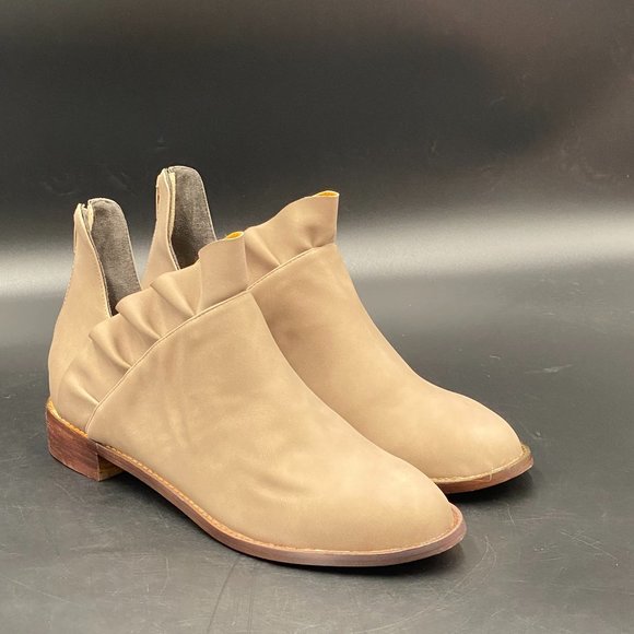 FSJ | Shoes | A Fsj Nude Closed Almond Toe Chunky Low Heel V Cut Ruffle ...